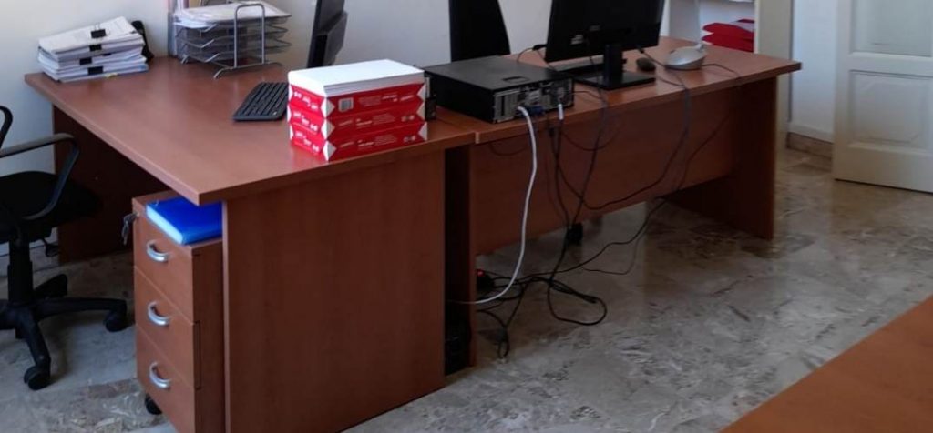 Interform srl cede scrivanie e sedie da ufficio | CSV Lombardia